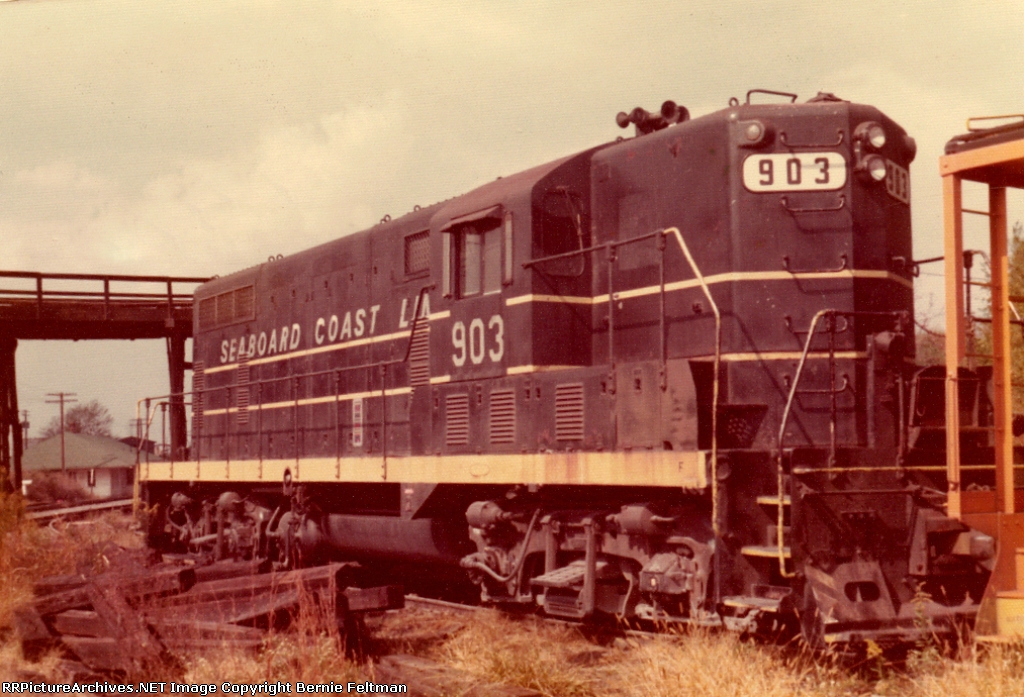 Thanksgiving weekend 1974 sees SCL GP7 #903, power for the Lineville Road-Switcher, tied down on ...